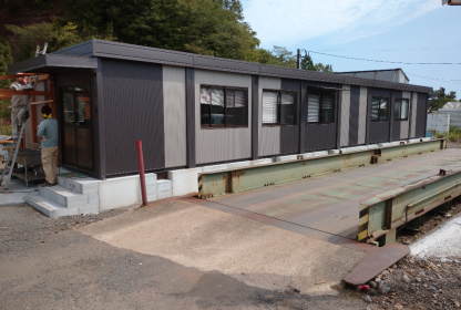 0155 HS54型8連棟・特注事務所ユニットパラペット付き【佐賀県唐津市】 - 施工実績 | プレハブハウス・スーパーハウス・ユニットハウス ...