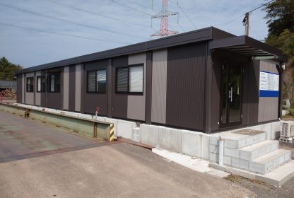 0155 HS54型8連棟・特注事務所ユニットパラペット付き【佐賀県唐津市】 - 施工実績 | プレハブハウス・スーパーハウス・ユニットハウス ...